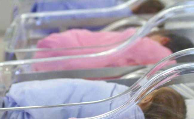 Παράνομες υιοθεσίες στα Χανιά-150 ζευγάρια Αυστραλών σε αναμονή ...