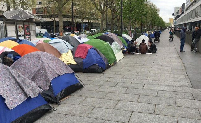 Γαλλία : Οικογένειες και παιδιά στο δρόμο, εκατομμύρια στην Ουκρανία