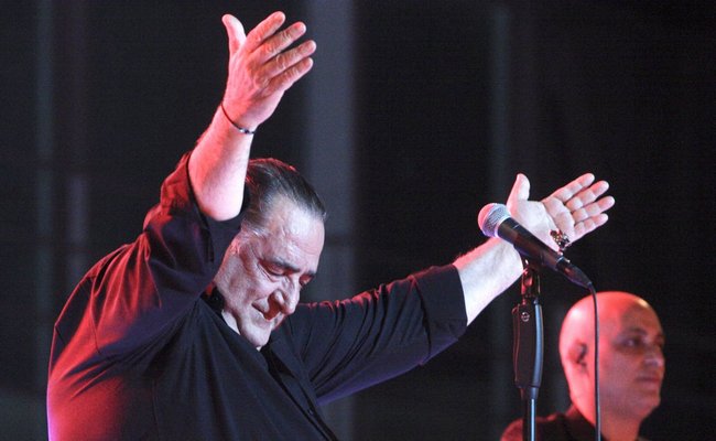 Έφυγε ένας μεγάλος και γνήσιος του λαϊκού τραγουδιού, ο Βασίλης Καρράς