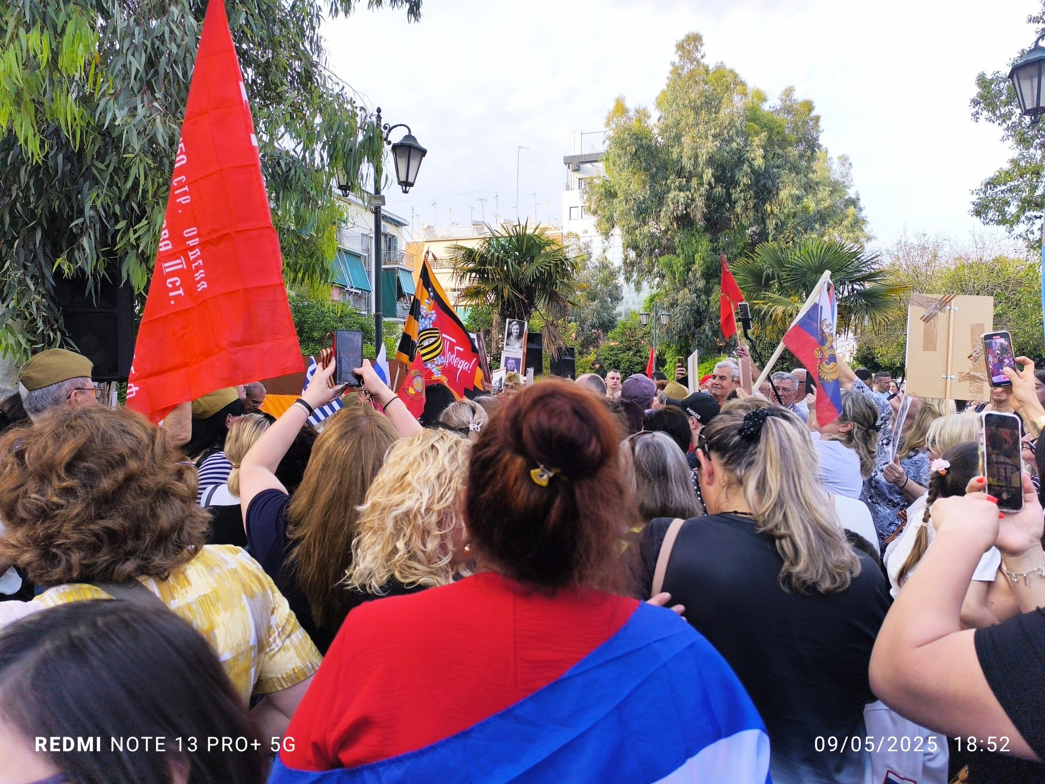 Μεγάλη συγκέντρωση στο μνημείο πεσόντων του Σοβιετικού στρατού-Κατέθεσε ...